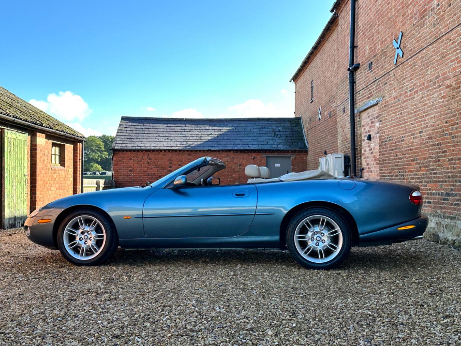 SOLD - Used JAGUAR XK8 2000 Blue in Winwick, Northamptonshire | Turn 2 ...