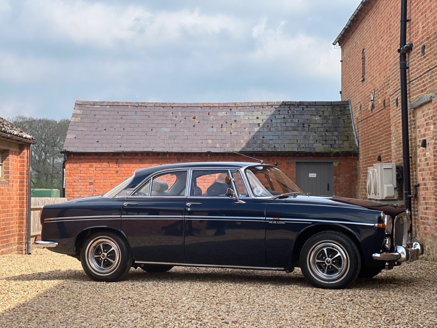 Used ROVER P5 1970 Blue in Winwick, Northamptonshire | Turn 2 Classics Ltd